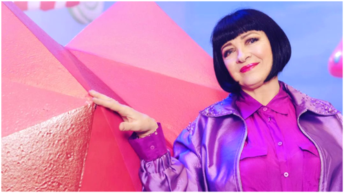 De ce nu își schimbă Neti Sandu tunsoarea. Vedeta Pro TV are acest look ...