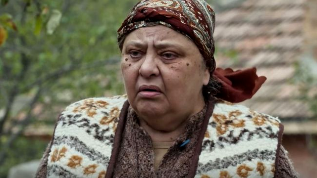 O recunoști? În tinerețe făcea ravagii cu frumusețea ei. Acum o vezi ...