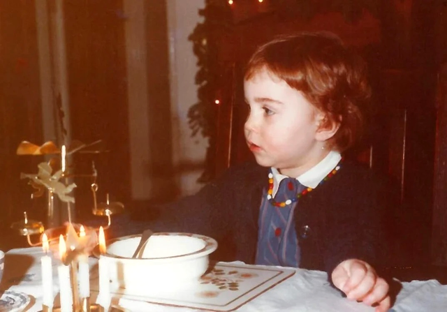 Imagine adorabilă cu Kate Middleton, din copilărie. Cum arăta în urmă ...