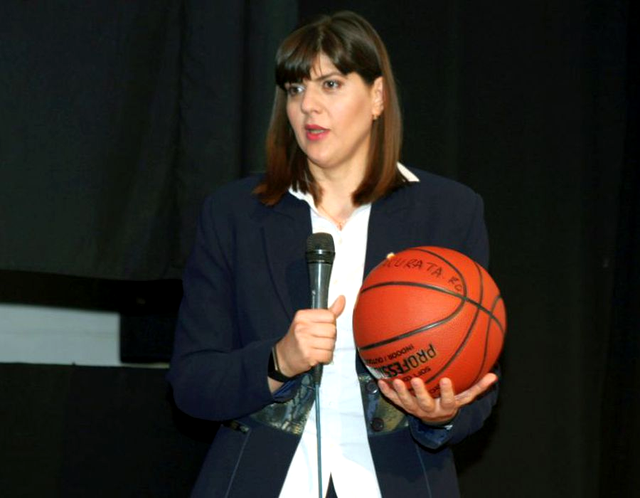 Cum arăta Laura Codruța Kovesi în tinerețe. Cu greu o recunoști la 16 ...