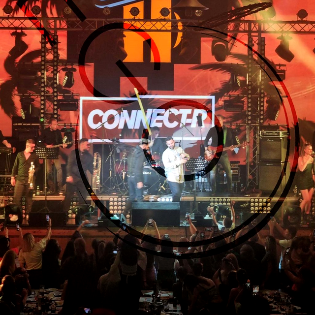 Connect-R, în genunchi la concertul organizat de ziua sa. Momentul care ...