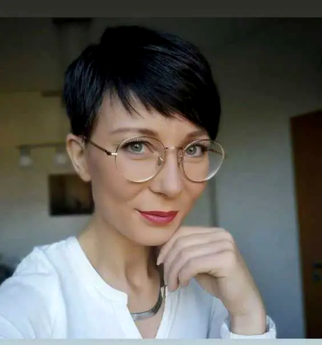 Tunsori superbe pentru femeile cu părul drept