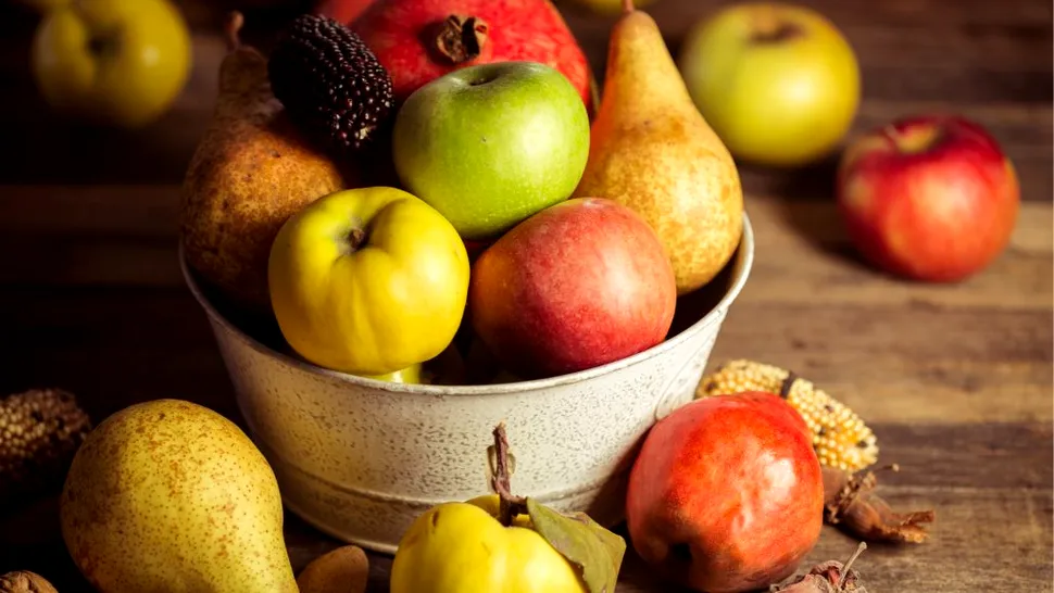 Cum faci cea mai bună salată de fructe. Rețeta e tare simplă, gustul te ...