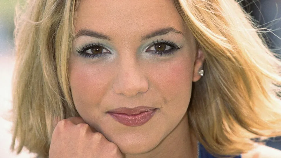 Trenduri de machiaj din anii 2000 care au făcut furori în 2025 (și ...